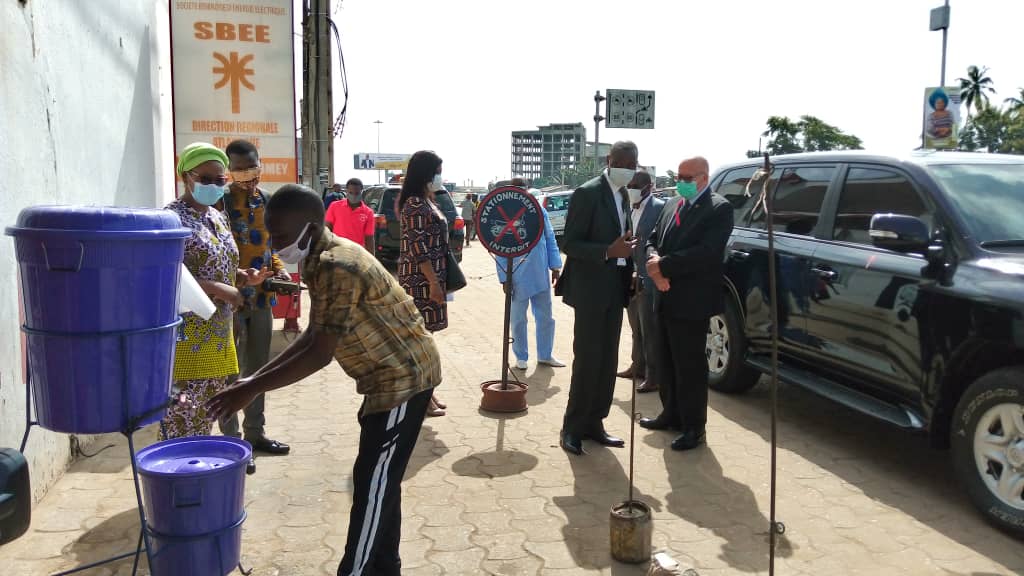 Le DG SBEE s’assure du respect des mesures d’hygiène dans les agences ...